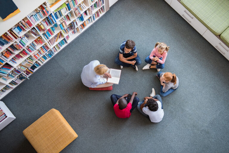 Growing up around books provides lifelong benefits, study says ...